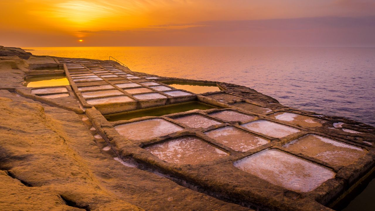 Bacini di evaporazione del sale sull'isola di Gozo, Malta - Bing ...