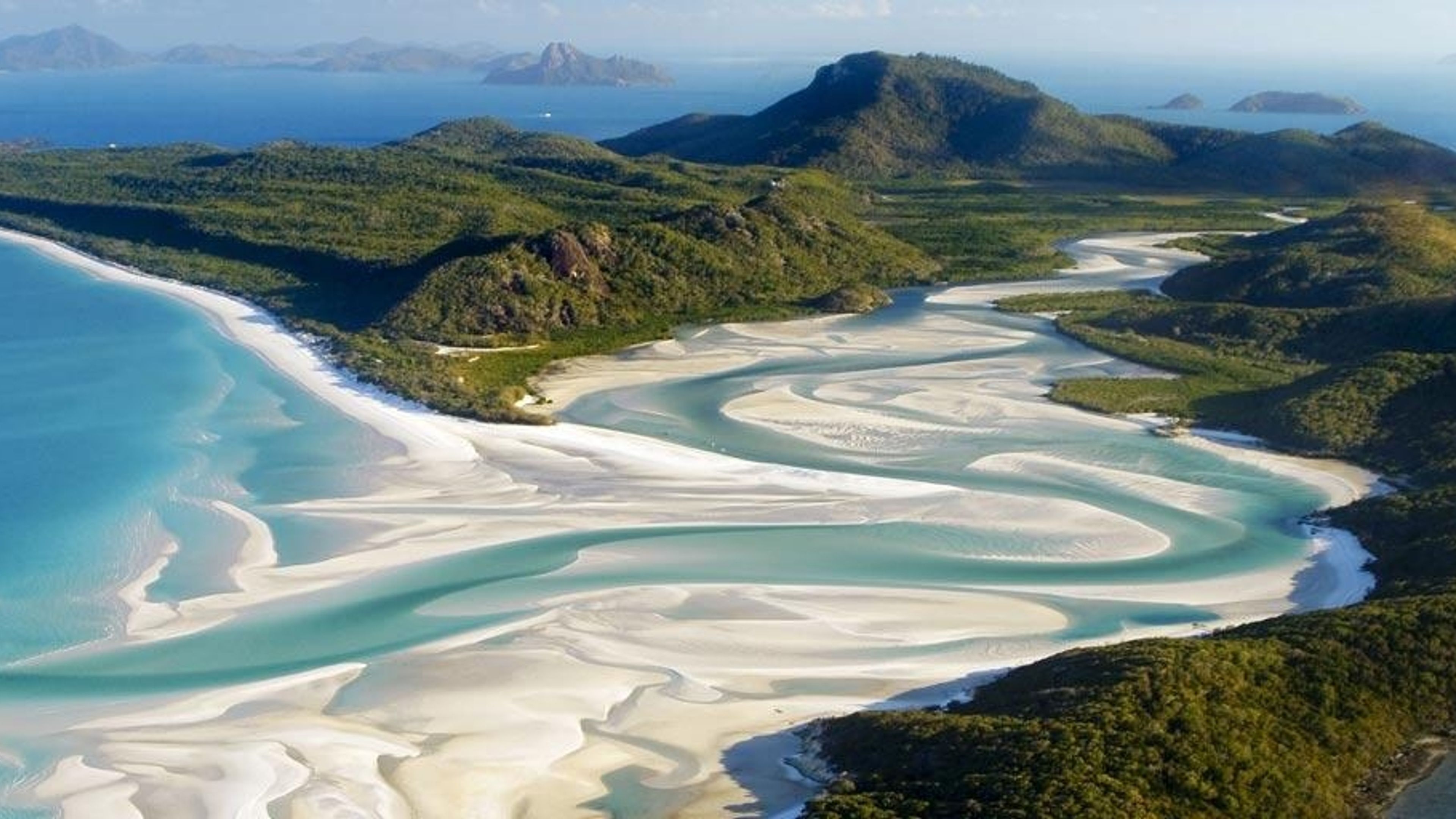 Aerial shot of Whitehaven Beach, Whitsunday Island off Queensland ...
