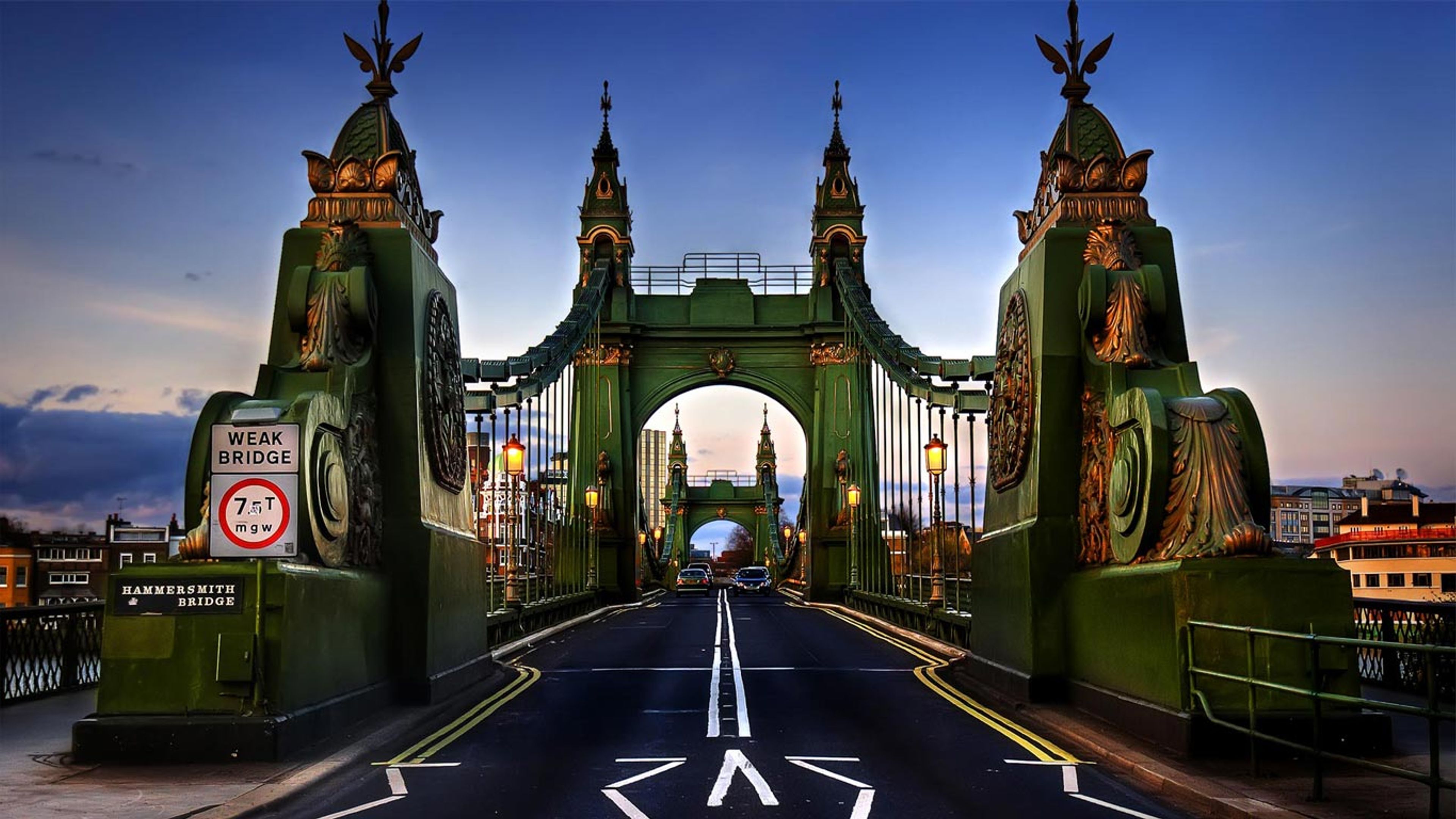 Hammersmith Bridge, London - Bing Gallery