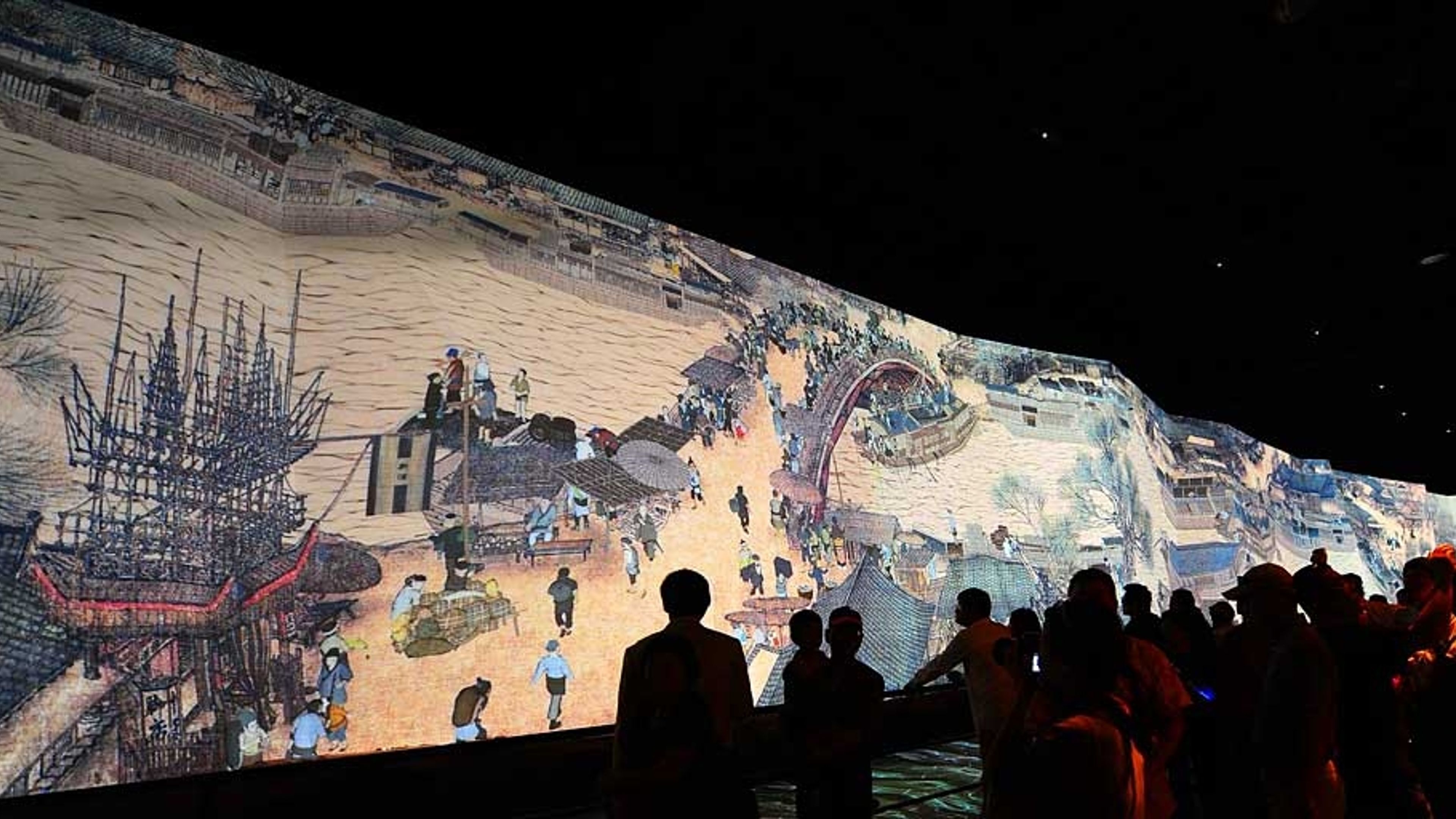 Visitors view the dynamic version of the famous Chinese picture ...