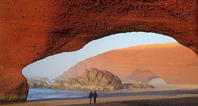 Red rock arch at Legzira beach near Sidi Ifni, Morocco - Bing Gallery ...