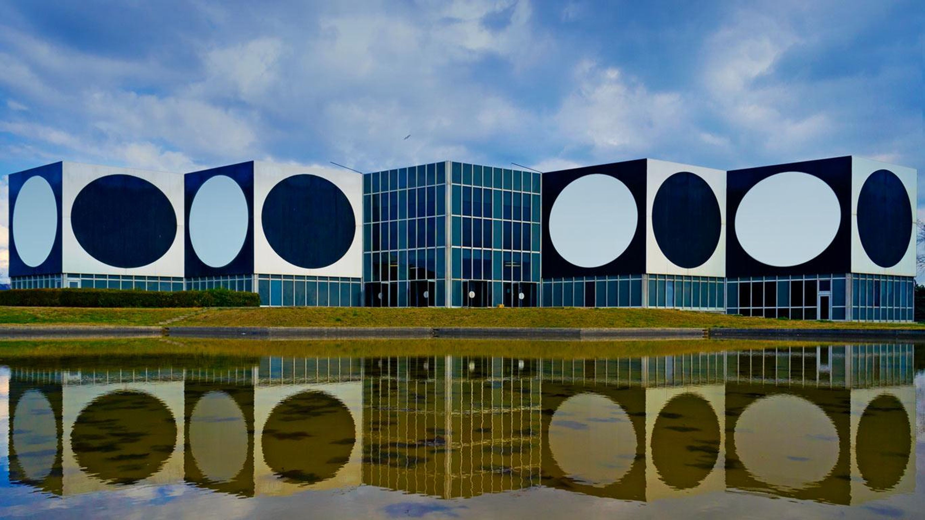 Fondation Victor Vasarely à Aix-en-Provence, Bouches-du-Rhône, PACA ...