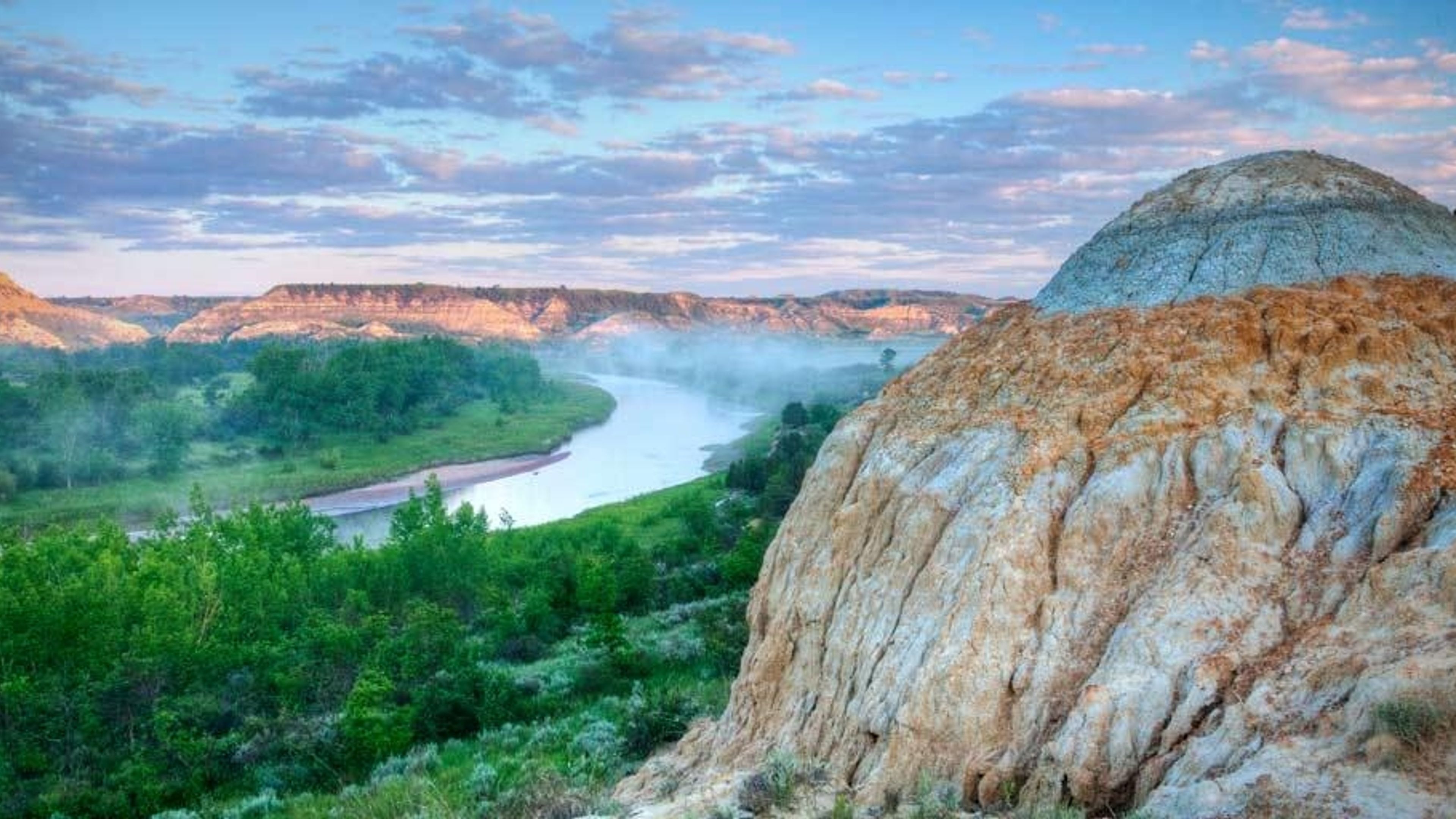 The Little Missouri River at the Little Missouri National Grassland ...