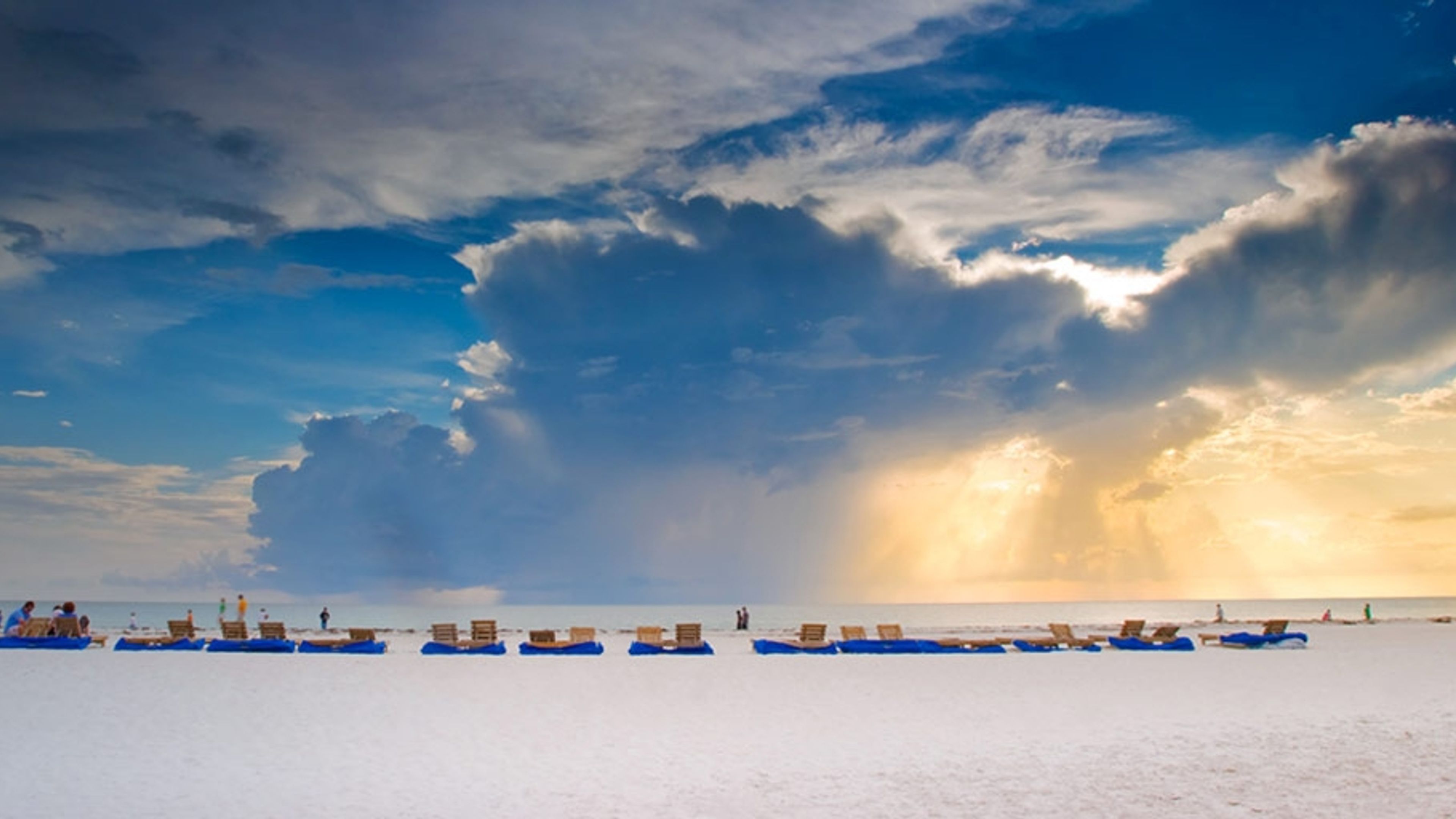 Chairs line the beach in St. Petersburg, Florida - Bing Gallery