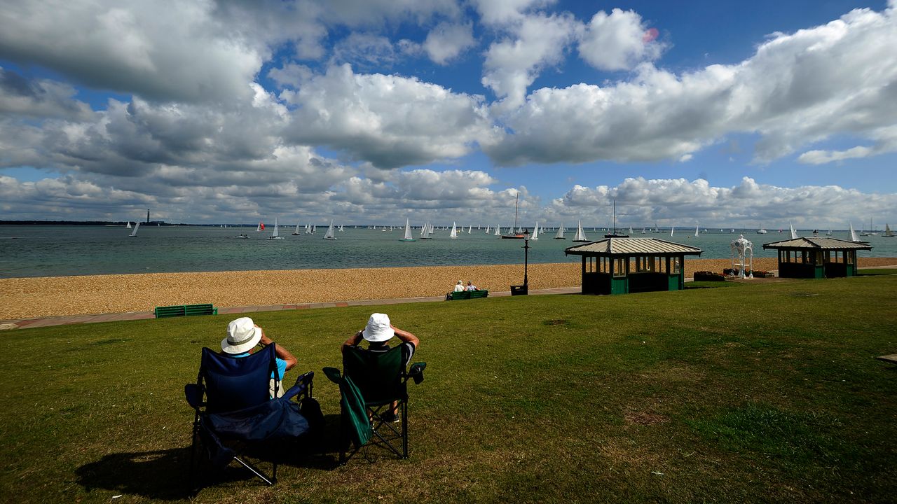 Spectators at Cowes Week 2013 in Cowes, Isle of Wight - Bing Gallery ...