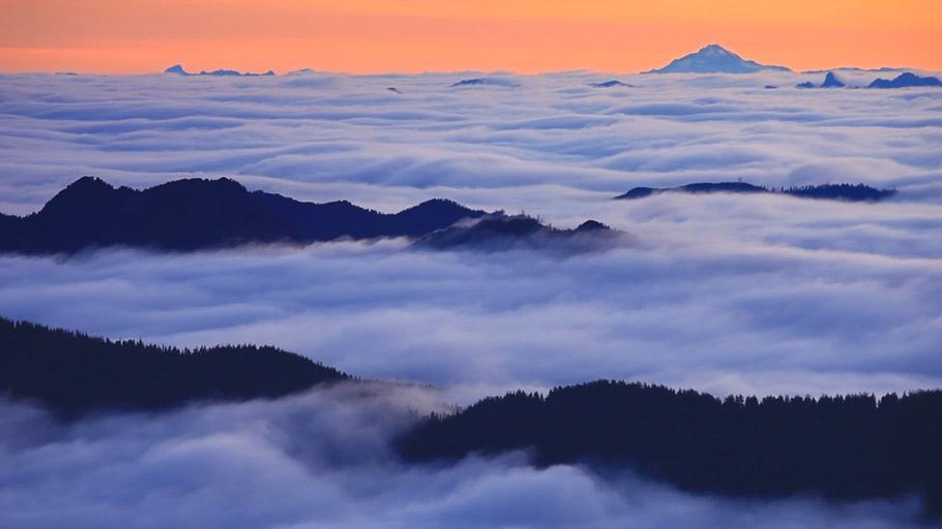 Fog over Spray Park in Mount Rainier National Park with Glacier Peak in ...