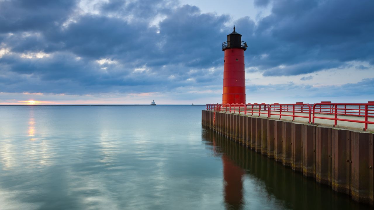 Small beacon, big city - Spotlight Gallery