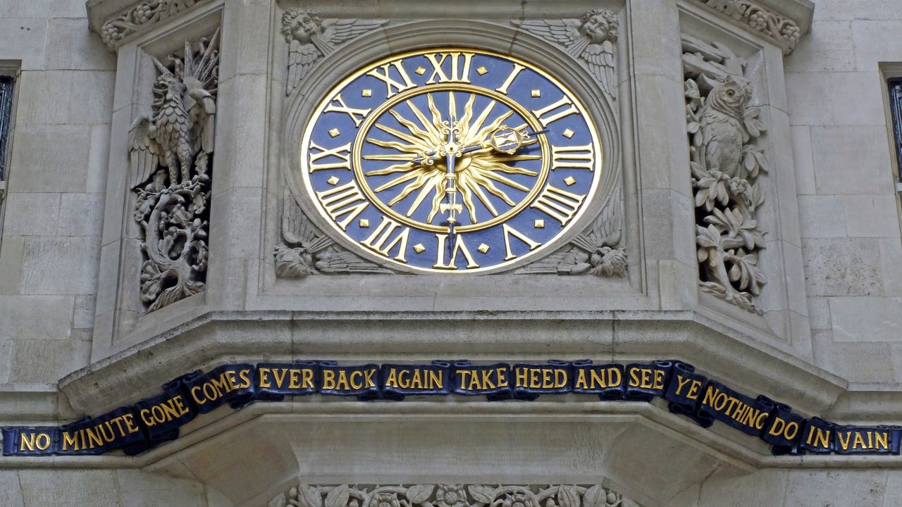 Liberty Clock, London, England - Bing Gallery · Peapix