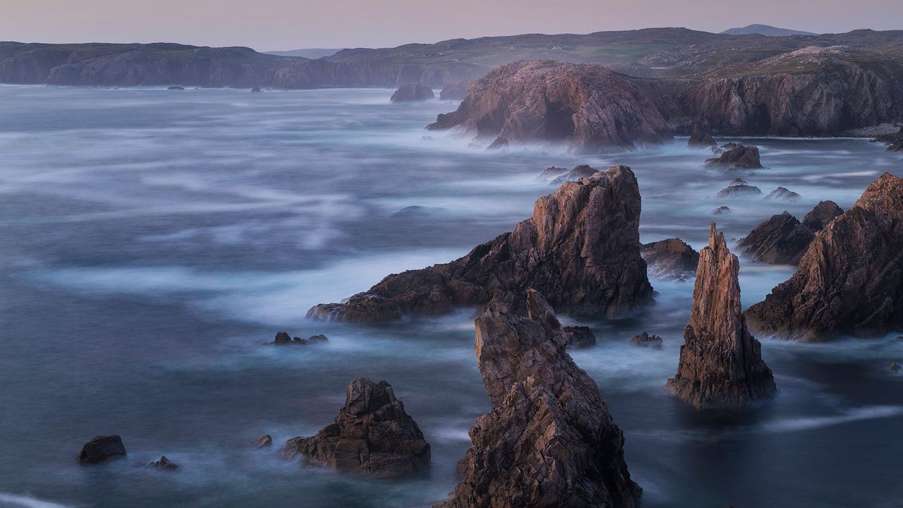 Jagged coastal sea stacks at Mangersta, Isle of Lewis, Outer Hebrides ...