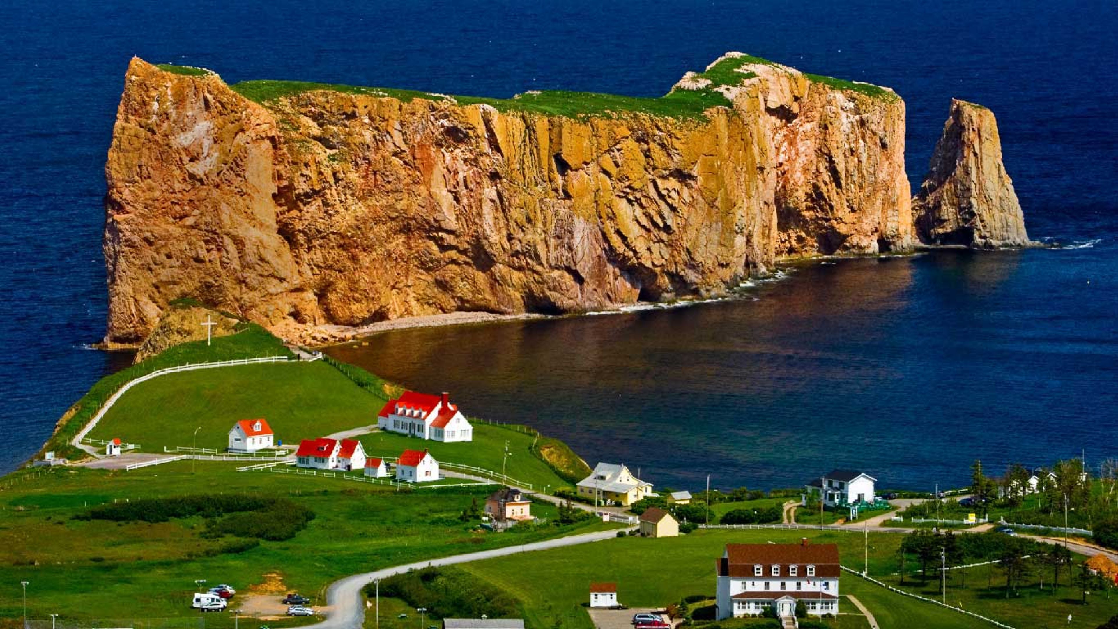 Percé Rock on Gaspé Peninsula, Quebec, Canada - Bing Gallery