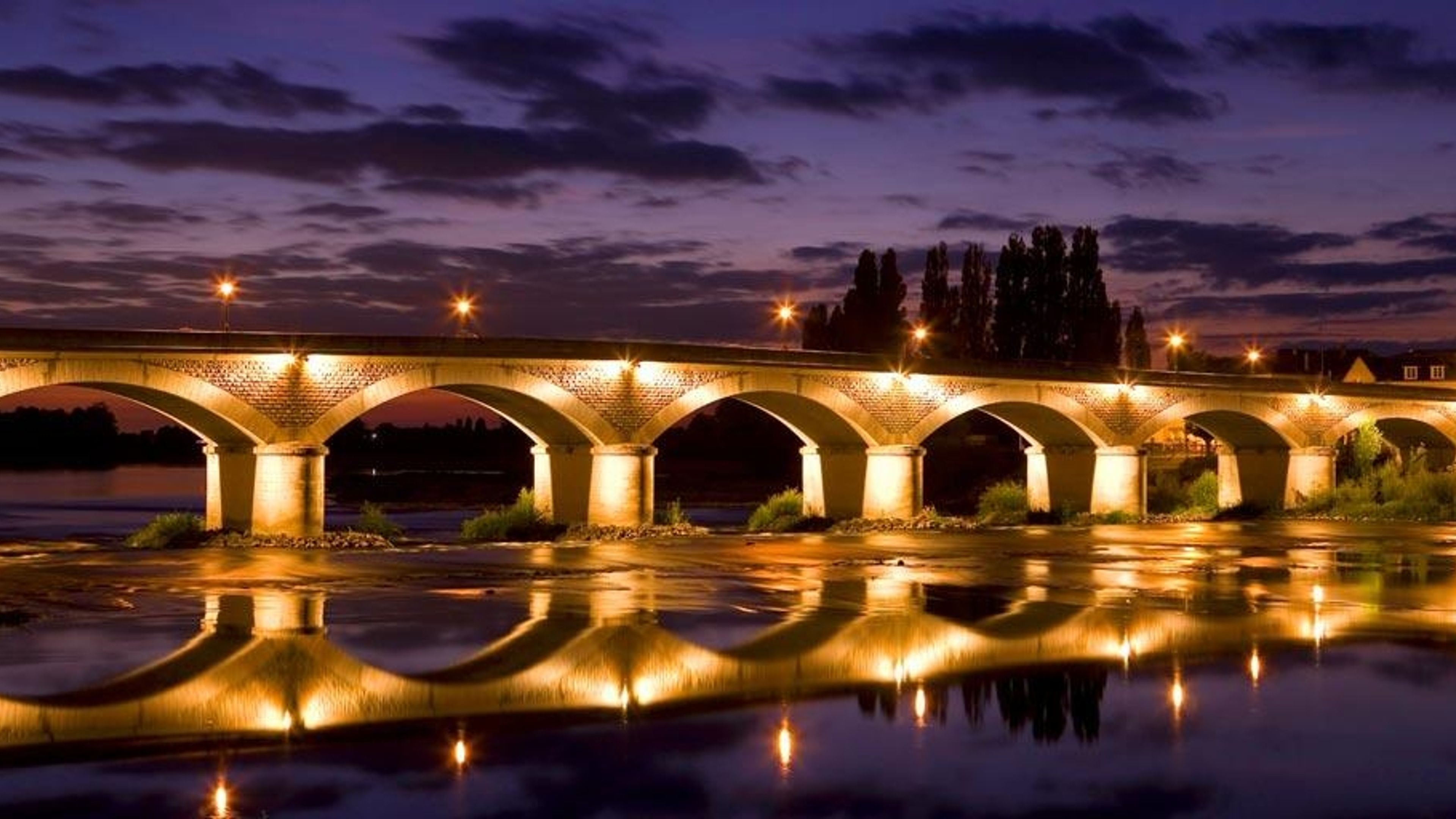 Pont au-dessus de la Loire à Amboise, France - Bing Gallery