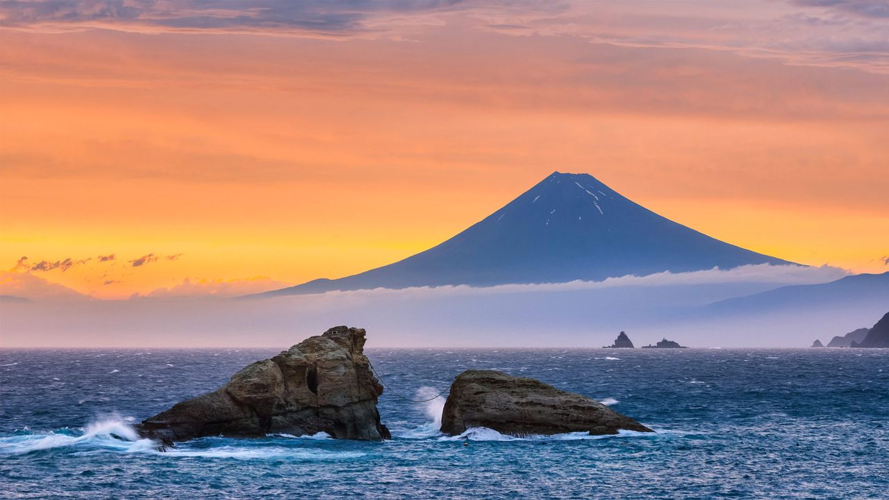 Mount Fuji and Ushitukiiwa (Twin Rocks) in Matsuzaki, Japan - Bing ...