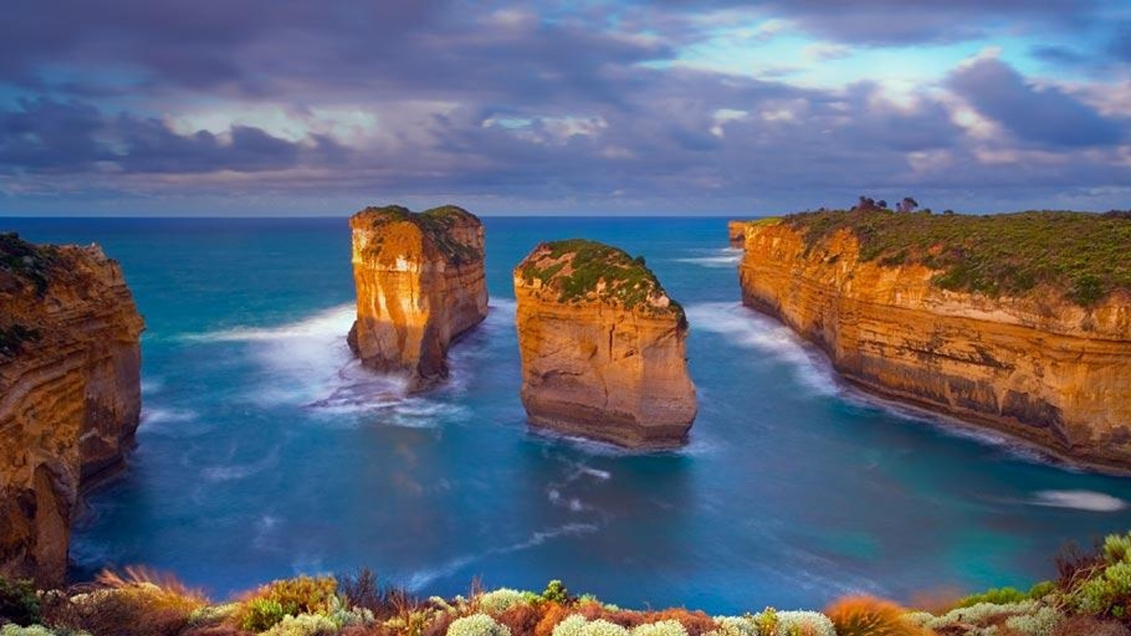 Island Archway, Loch Ard Gorge, Port Campbell National Park, Victoria ...