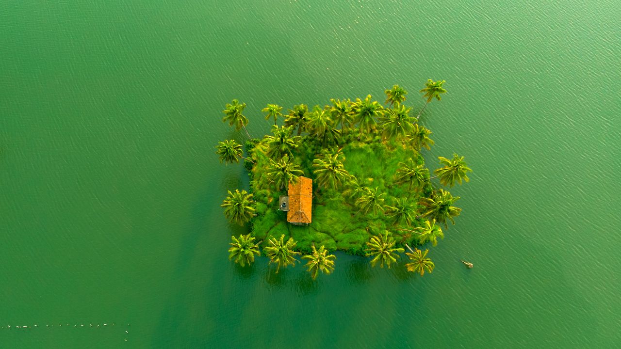 Small island with a building near Ezhikkara, Kerala - Bing Gallery · Peapix