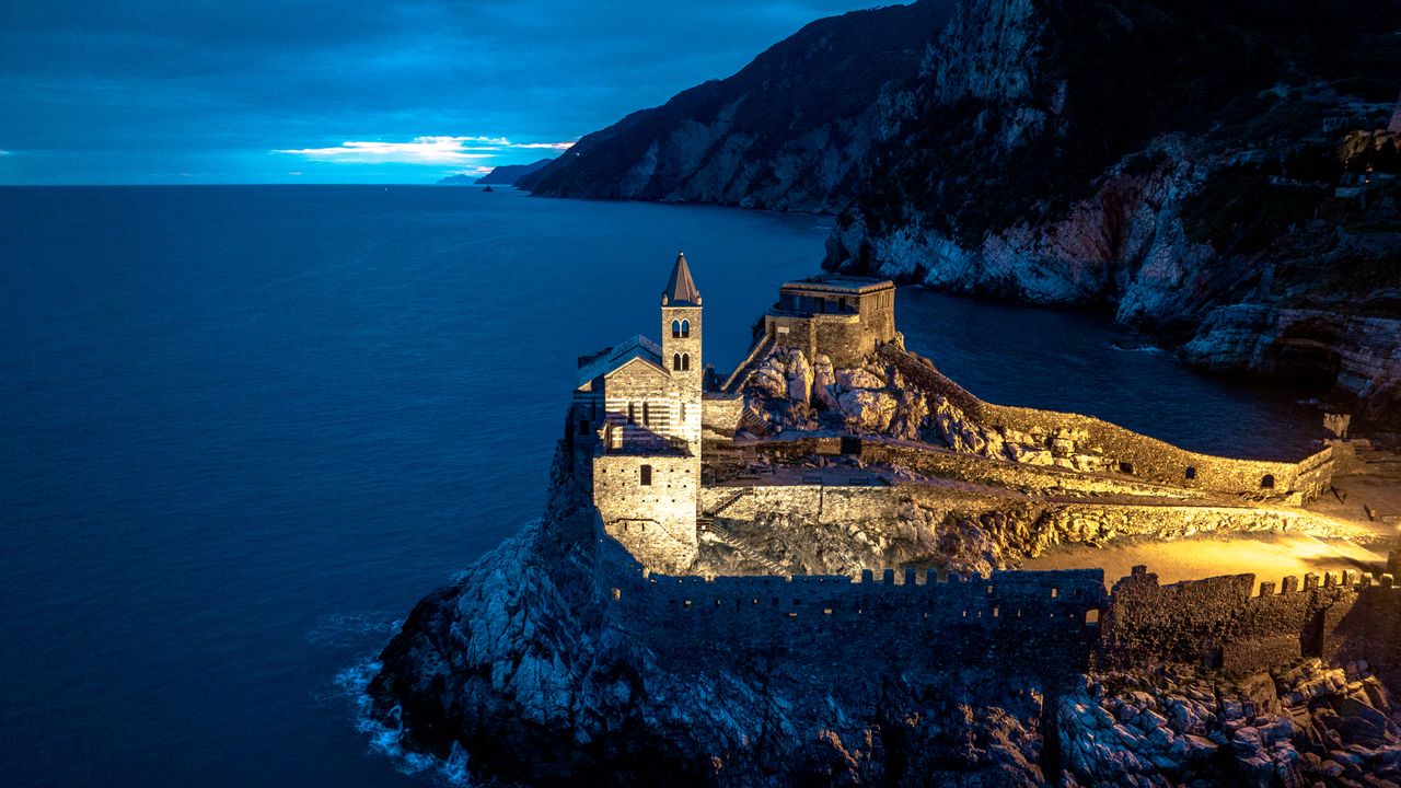 A poetic port - Spotlight Gallery