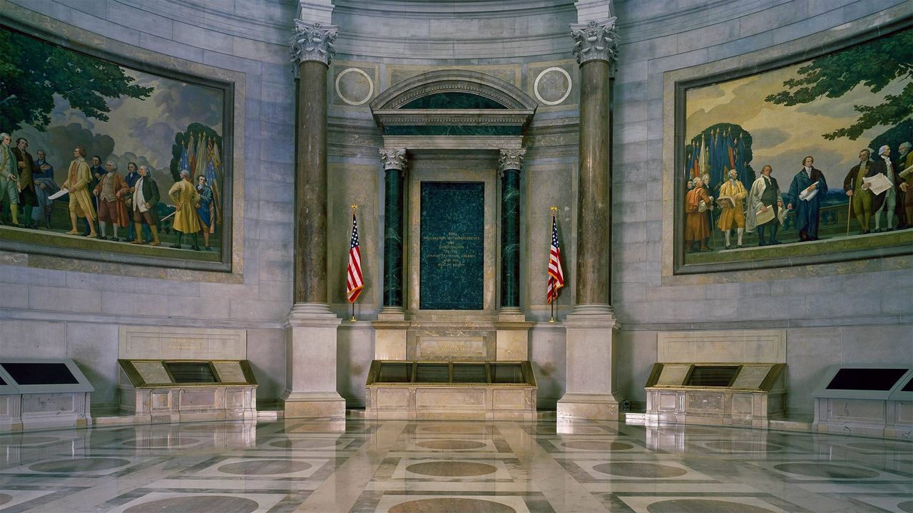 The US Constitution and the Declaration of Independence on display in ...