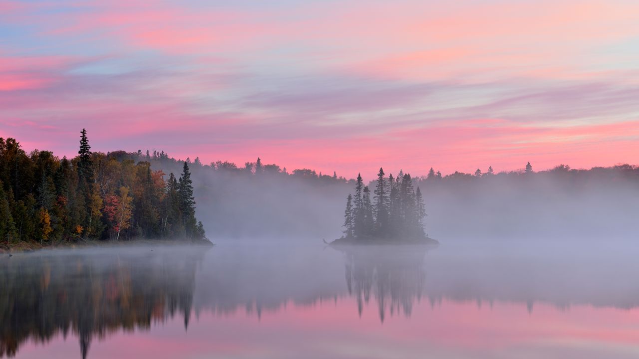 Kenny Lake at dawn, Lake Superior Provincial Park, Ontario, Canada ...