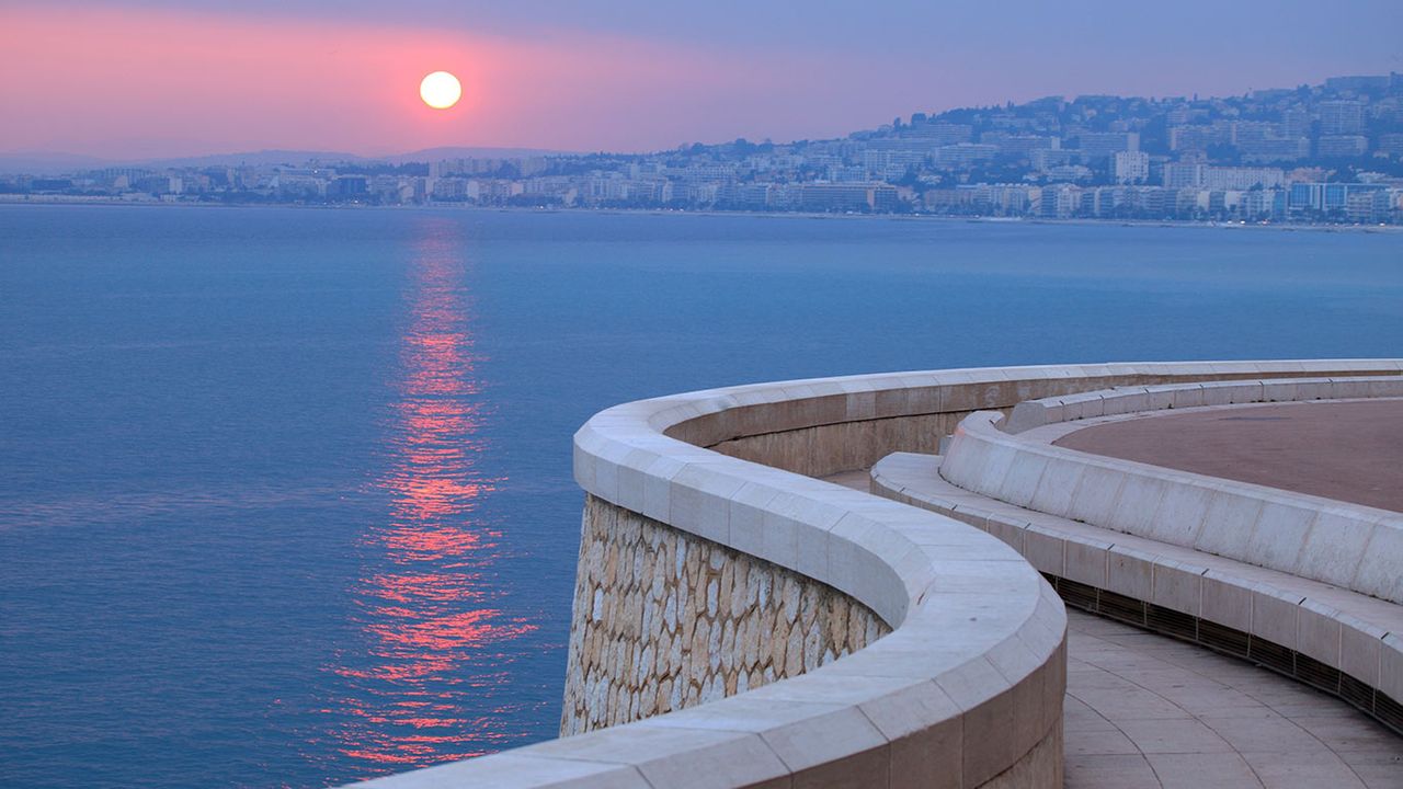 Coucher de soleil au-dessus de la mer, Nice, Alpes-Maritimes - Bing ...