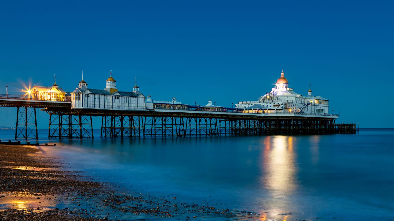 Eastbourne Pier, East Sussex, England - Bing Gallery · Peapix