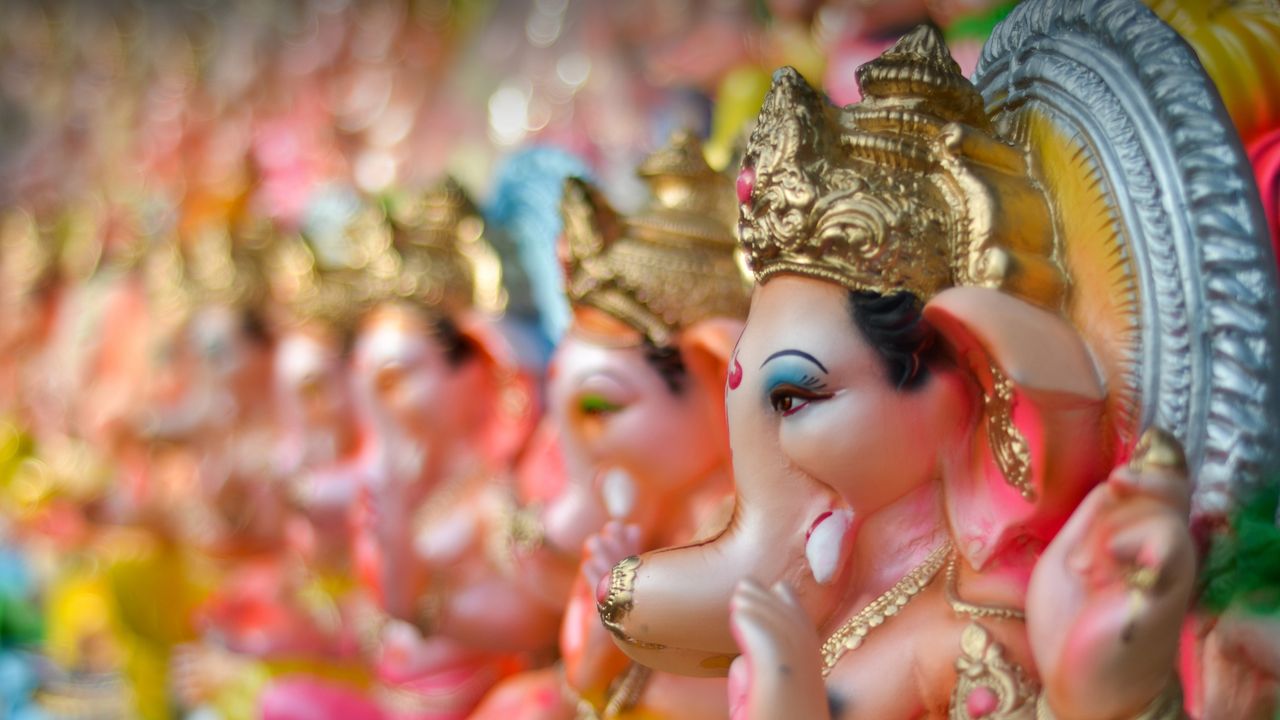 Idols of Lord Ganesha for sale in Gulbai tekra, Ahmedabad - Bing ...