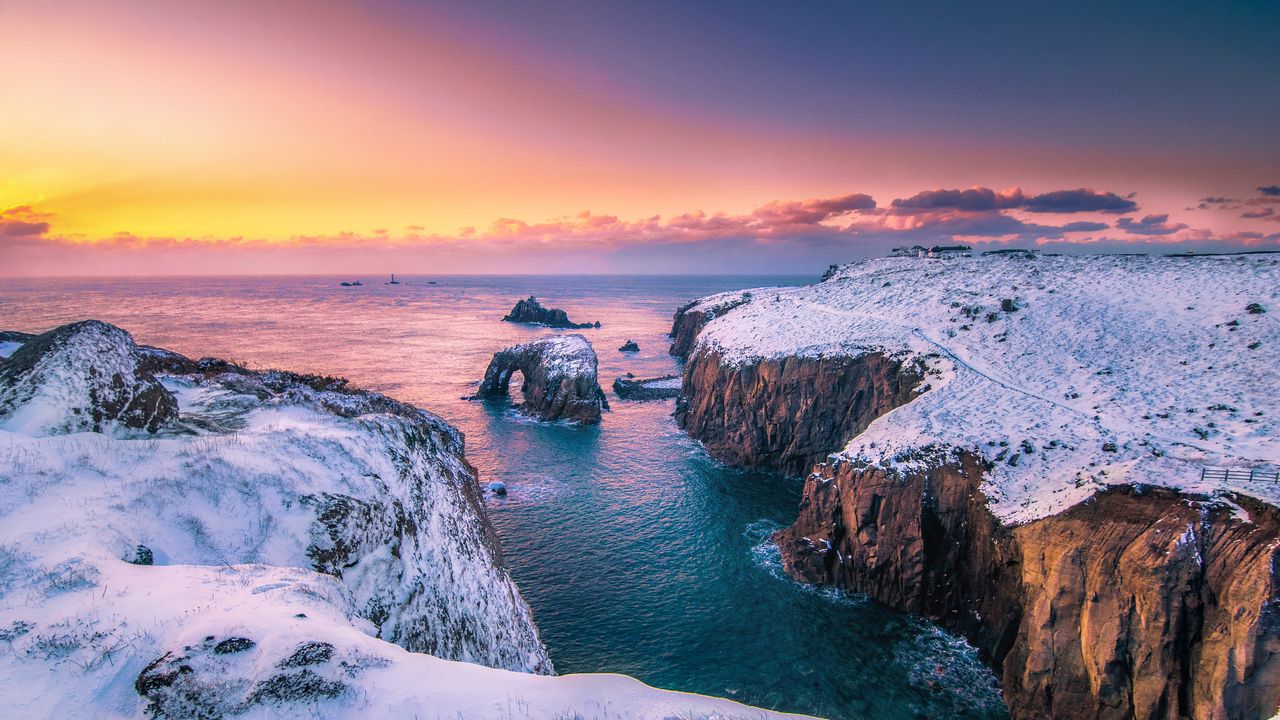 The Cornish Coast Path covered in snow, Land's End, Cornwall, England ...
