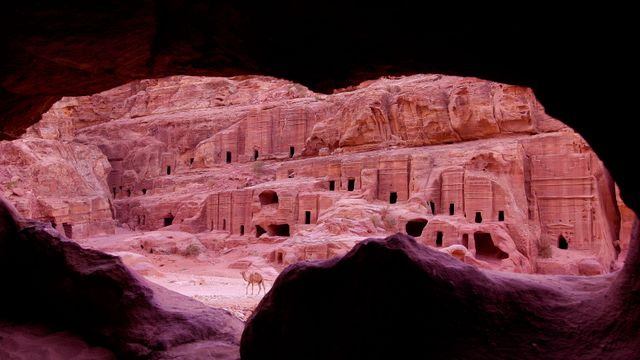 A prodigious pit - Spotlight Gallery