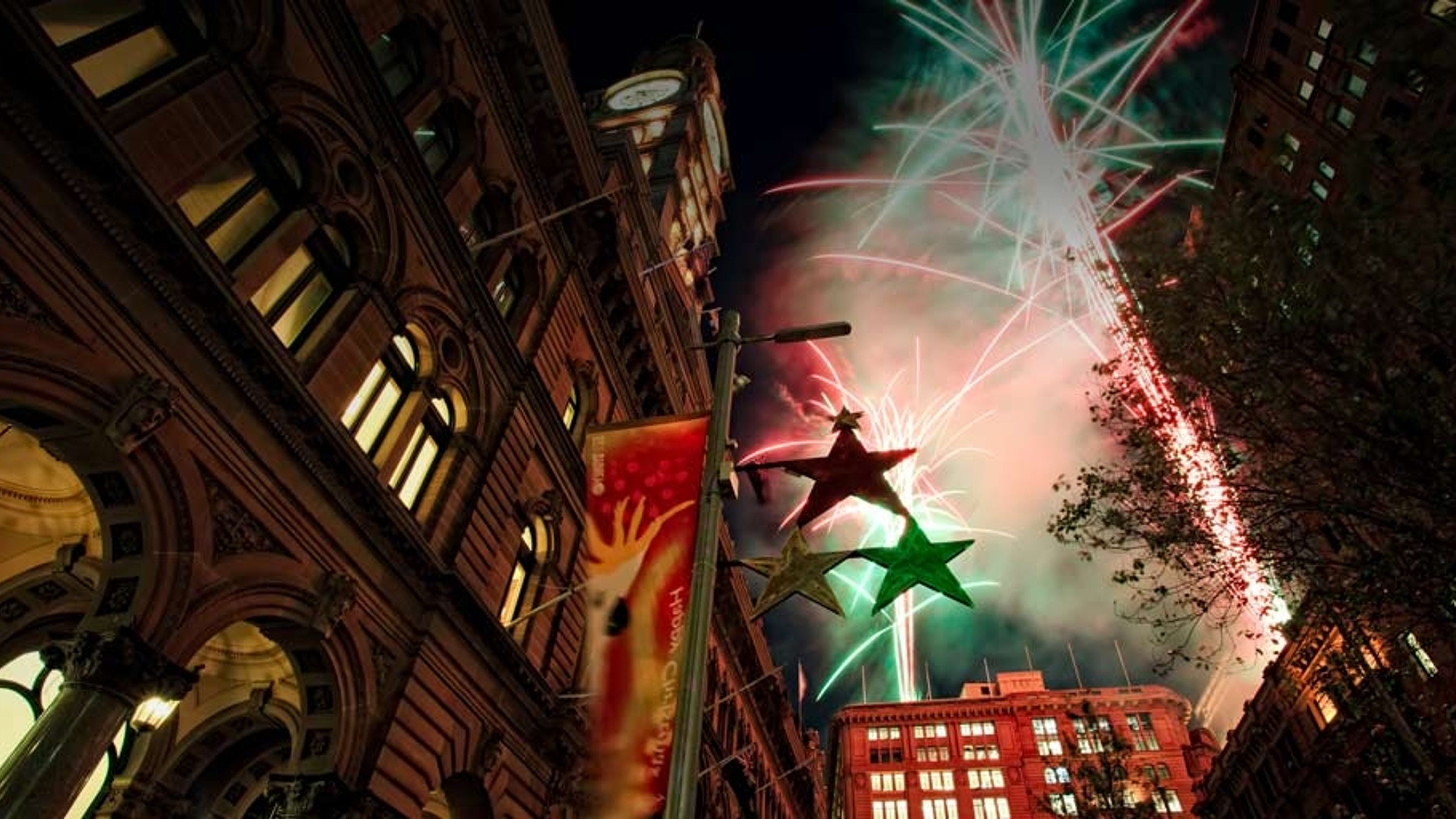 Fireworks christmas. Lighting of Christmas tree annually in Sydney ...