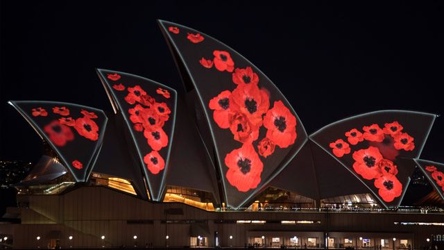 Poppies projected on the Sydney Opera House sails to mark Remembrance ...