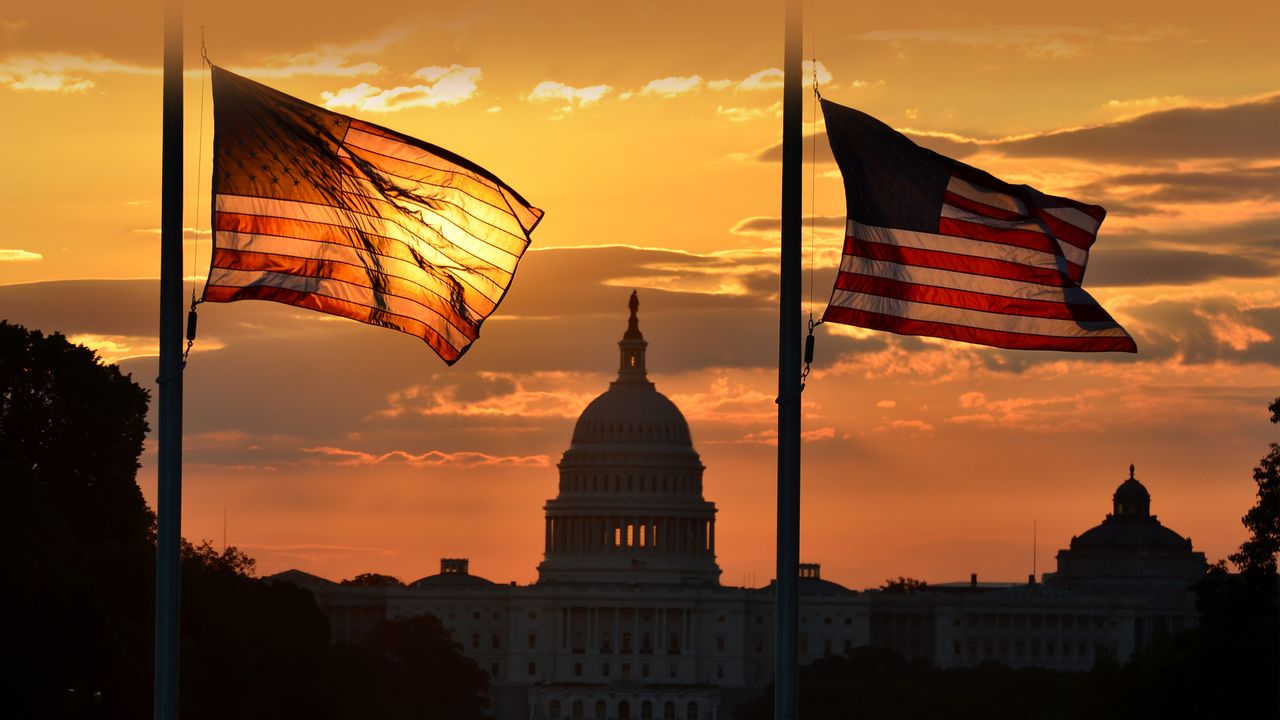 US Capitol building and US flags, Washington, DC - Bing Gallery · Peapix