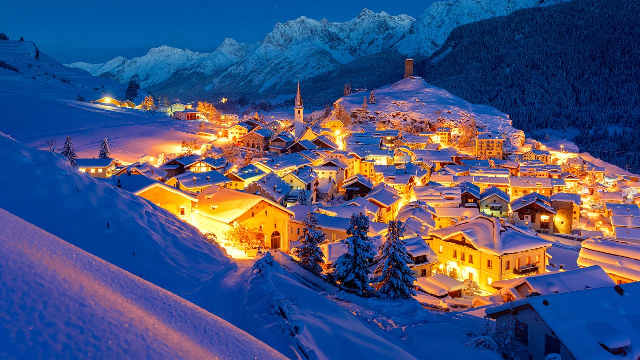 Bright lights, little city - Spotlight Gallery