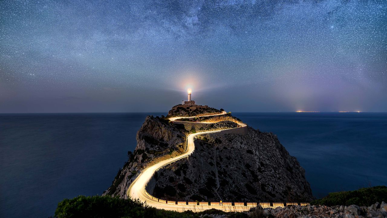 Not-so-straight and narrow - Spotlight Gallery