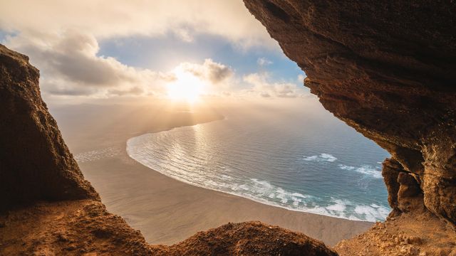 Spotlight Wallpaper Gallery - Free Lock Screen Wallpapers & 4K Images