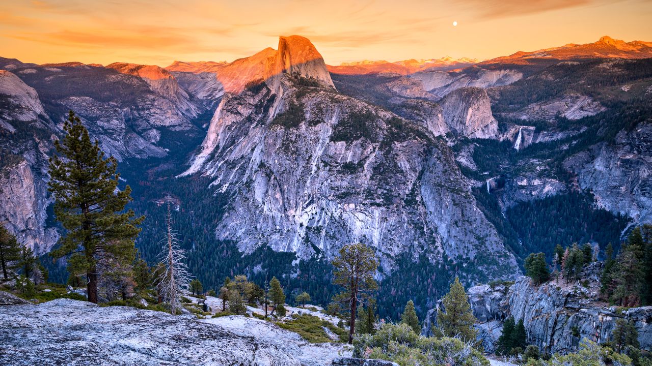 Alpenglow on Half Dome, Yosemite National Park, California - Bing ...