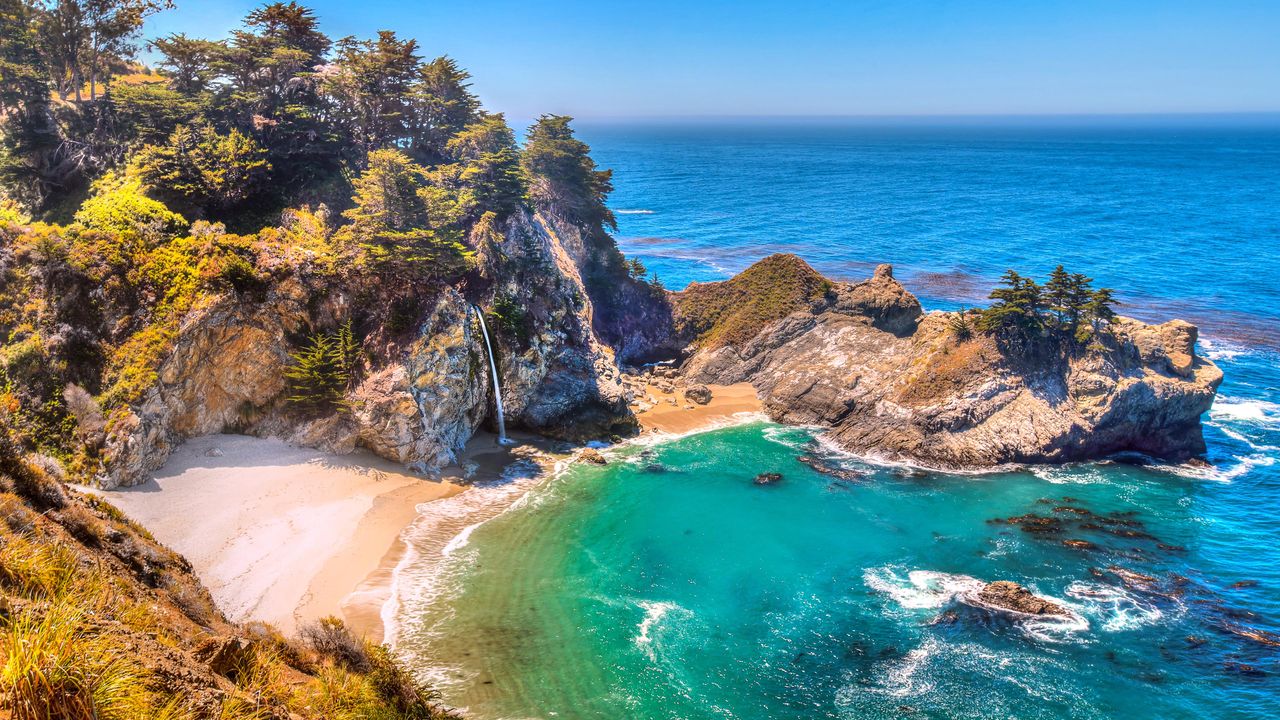 Roadside attraction - Spotlight Gallery