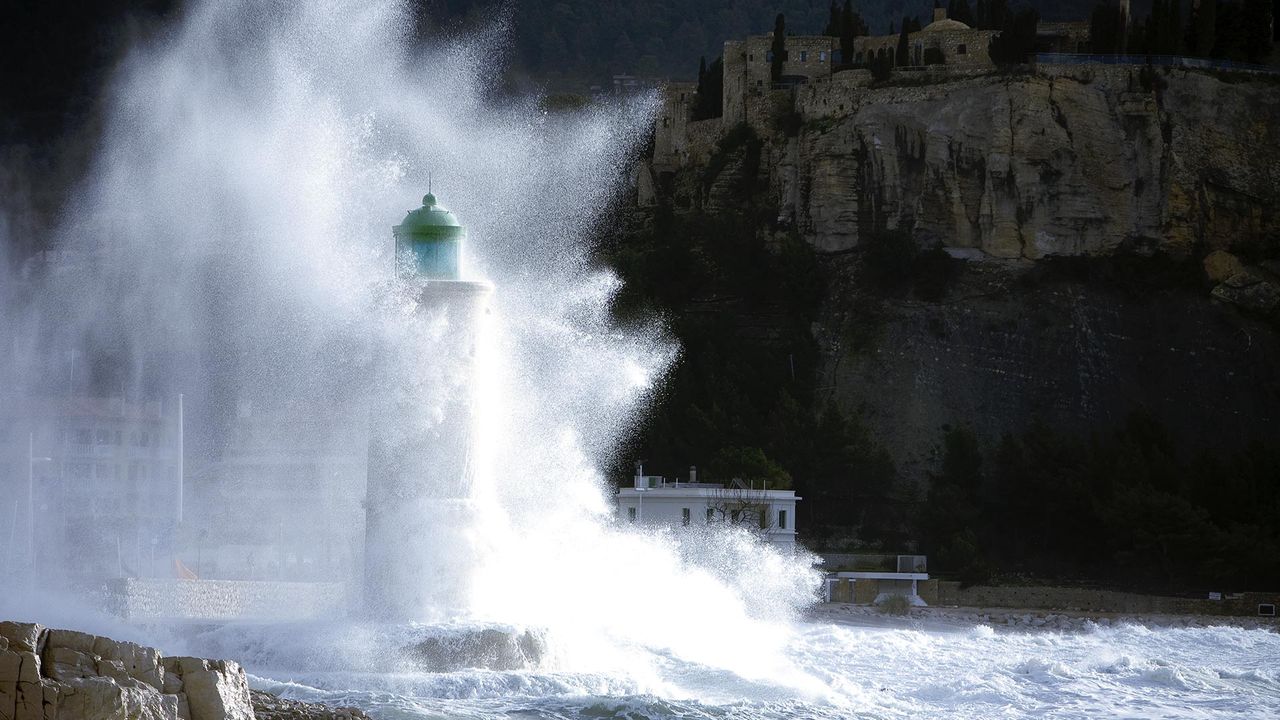 Phare de Cassis, Bouche-du-Rhône, France - Bing Gallery · Peapix