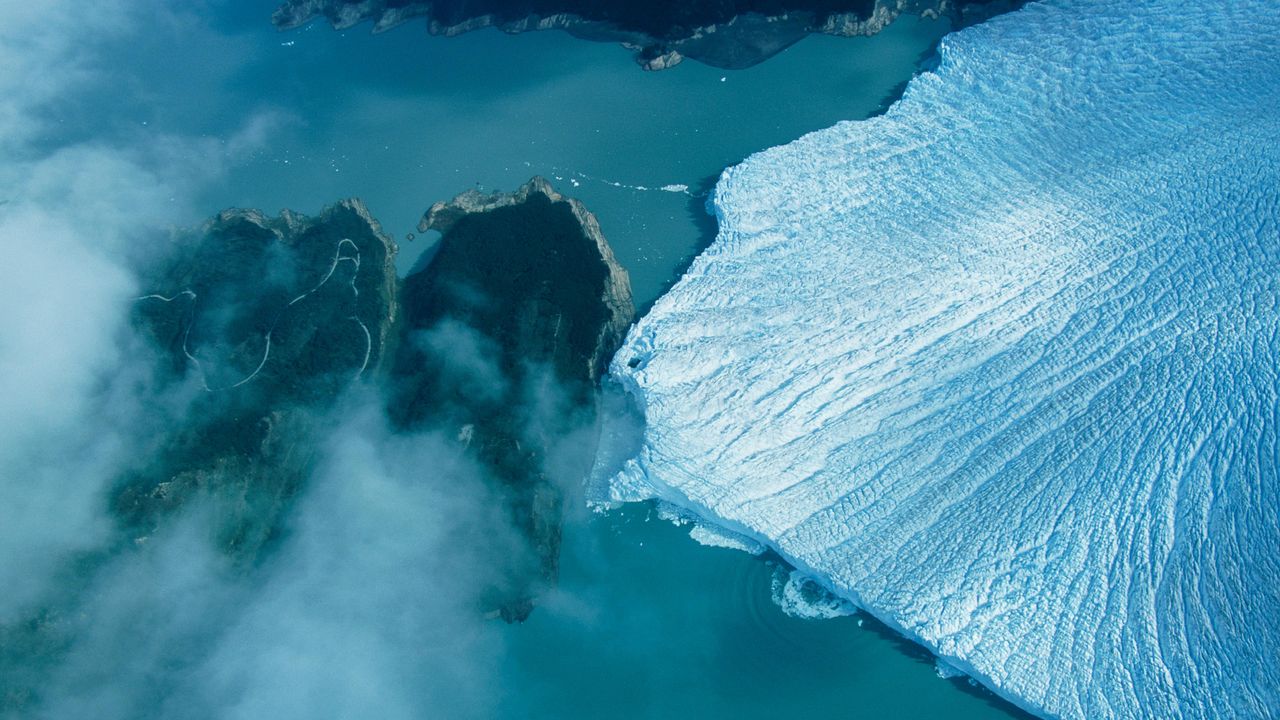 The growing glacier - Spotlight Gallery
