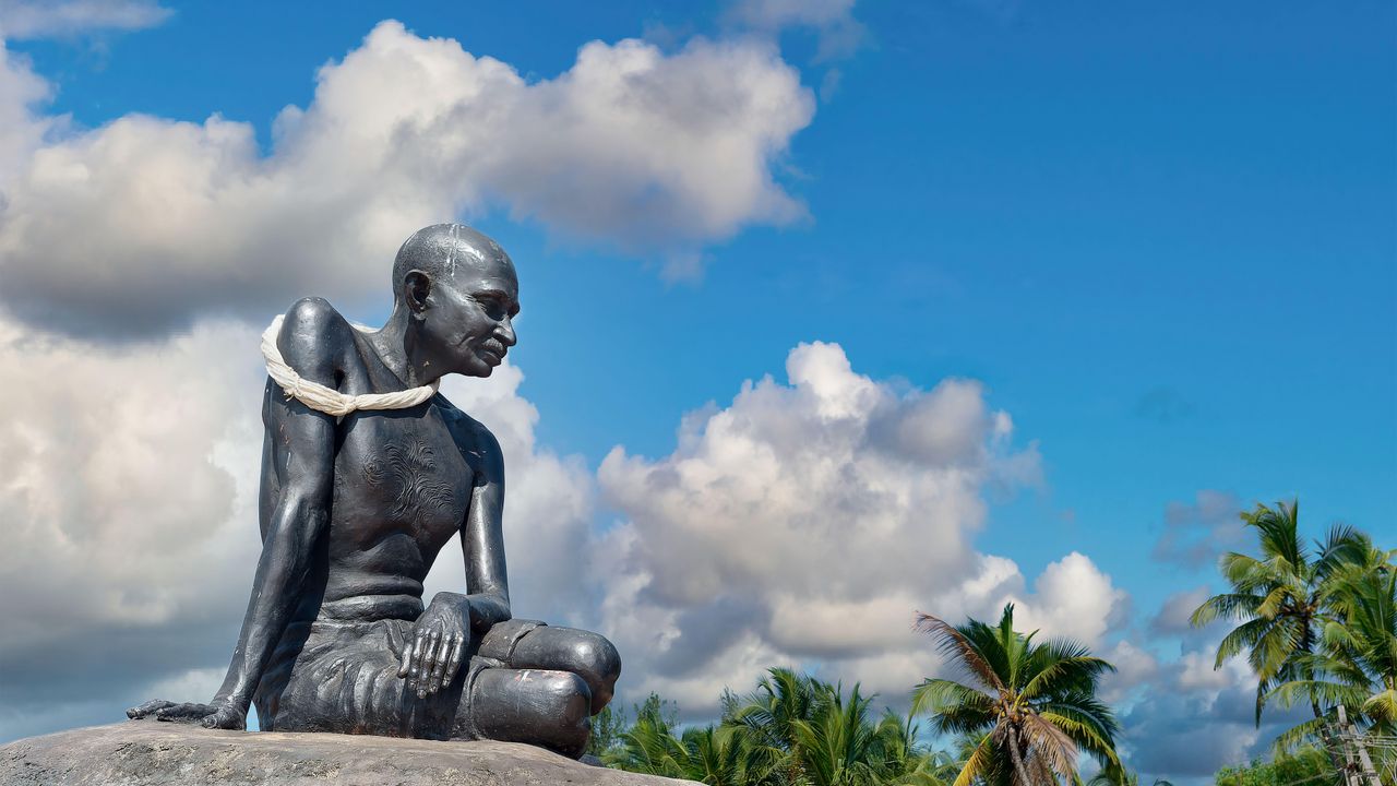 Mahatma Gandhi statue at Malpe Beach, Udupi, Karnataka - Bing Gallery ...