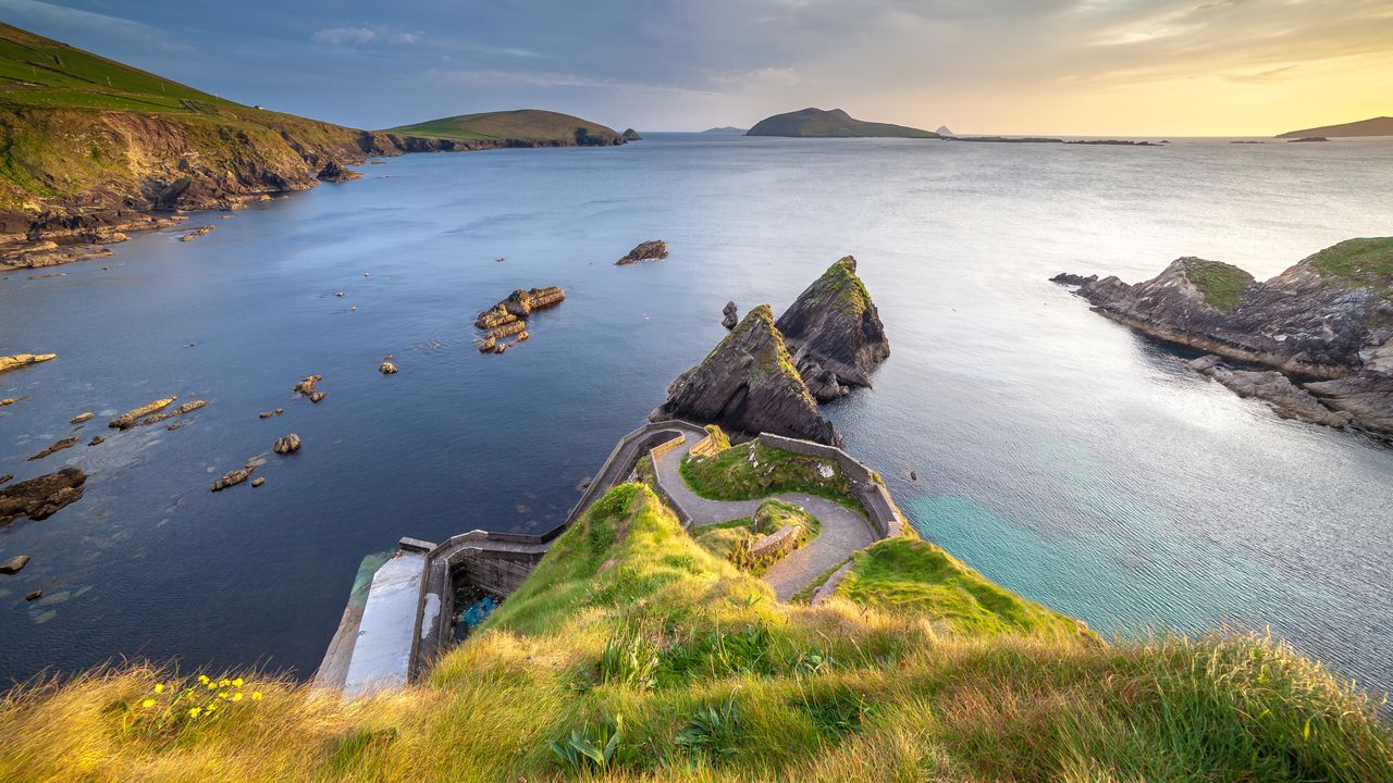 Escalier sinueux de Dunquin Pier, comté de Kerry, Irlande - Bing ...