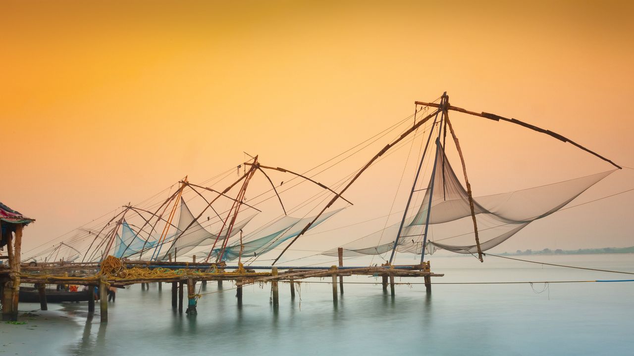 Traditional chinese fishing nets in Kochi, India at sunrise. - Bing ...