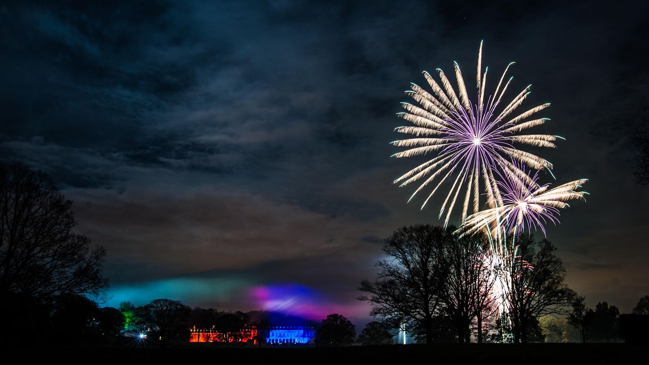 Firework display at Boughton House, Kettering - Bing Gallery · Peapix