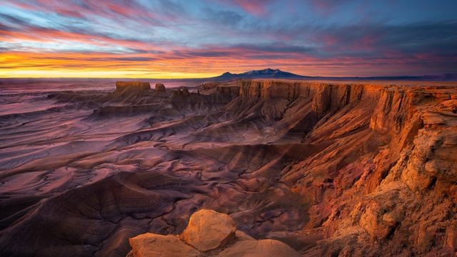 A prodigious pit - Spotlight Gallery