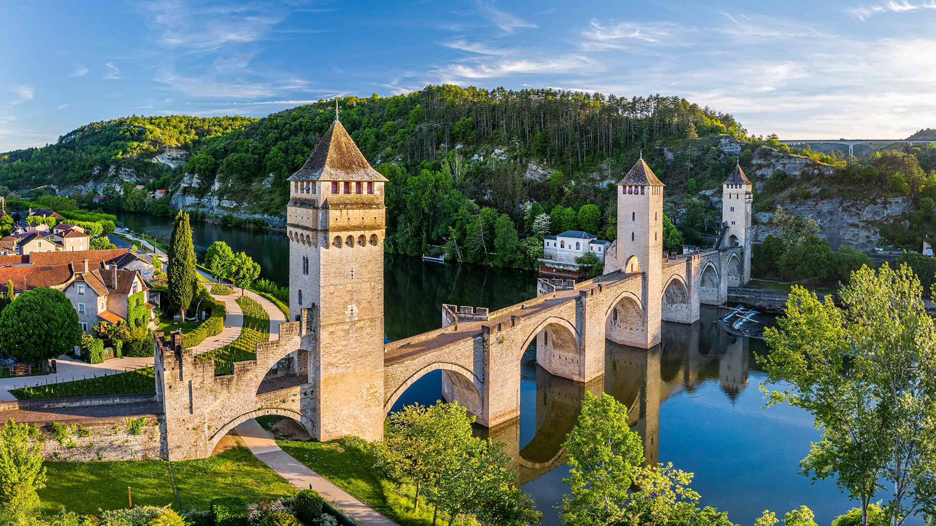 Pont Valentré bridge, Cahors, France - Bing Gallery