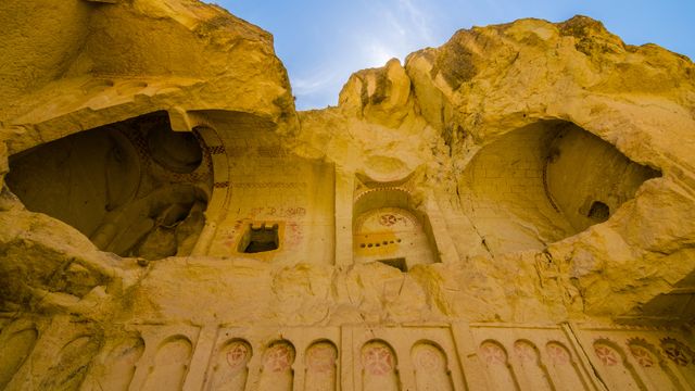 Cave city - Spotlight Gallery