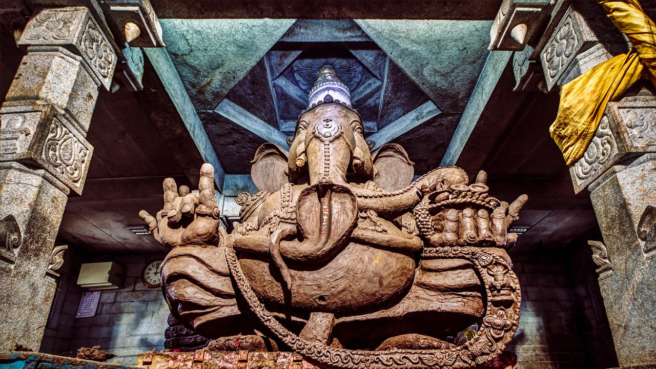 Clay-idol of Ganesha at a temple near Bengaluru - Bing Gallery · Peapix