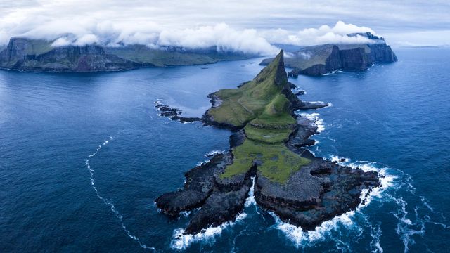 400+ Landscape Wallpapers - HD Spotlight Desktop Wallpapers · Peapix