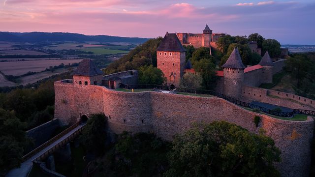 10+ Castle Wallpapers - HD Spotlight Desktop Wallpapers · Peapix