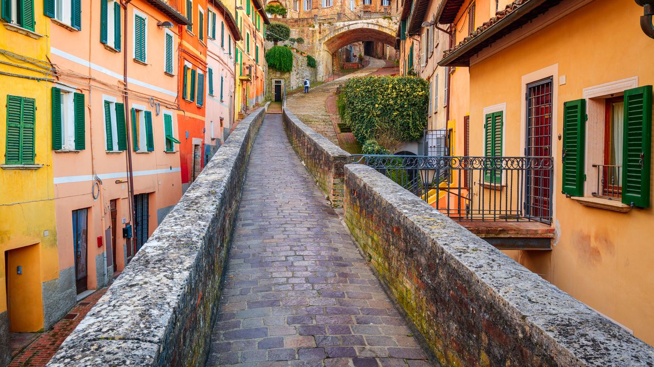 Medieval Aqueduct, Perugia, Italy - Bing Gallery · Peapix