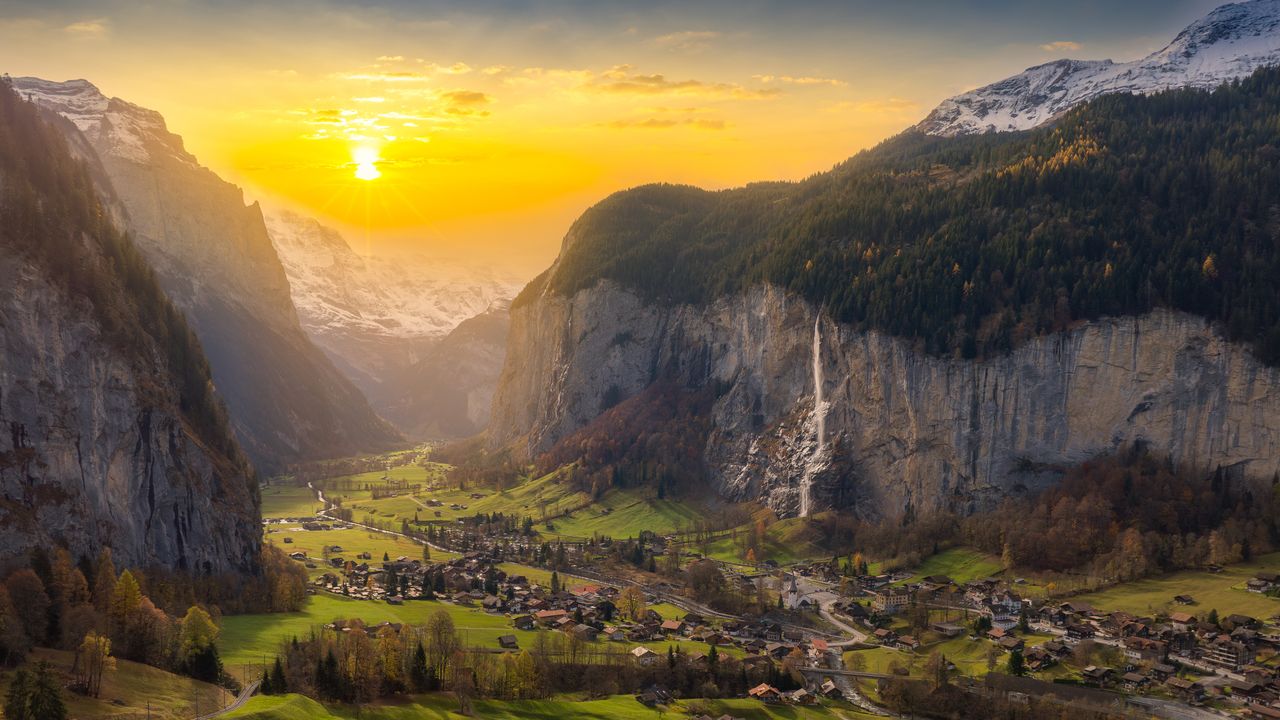 Staubbach Falls at Lauterbrunnen, Canton of Bern, Switzerland - Bing ...