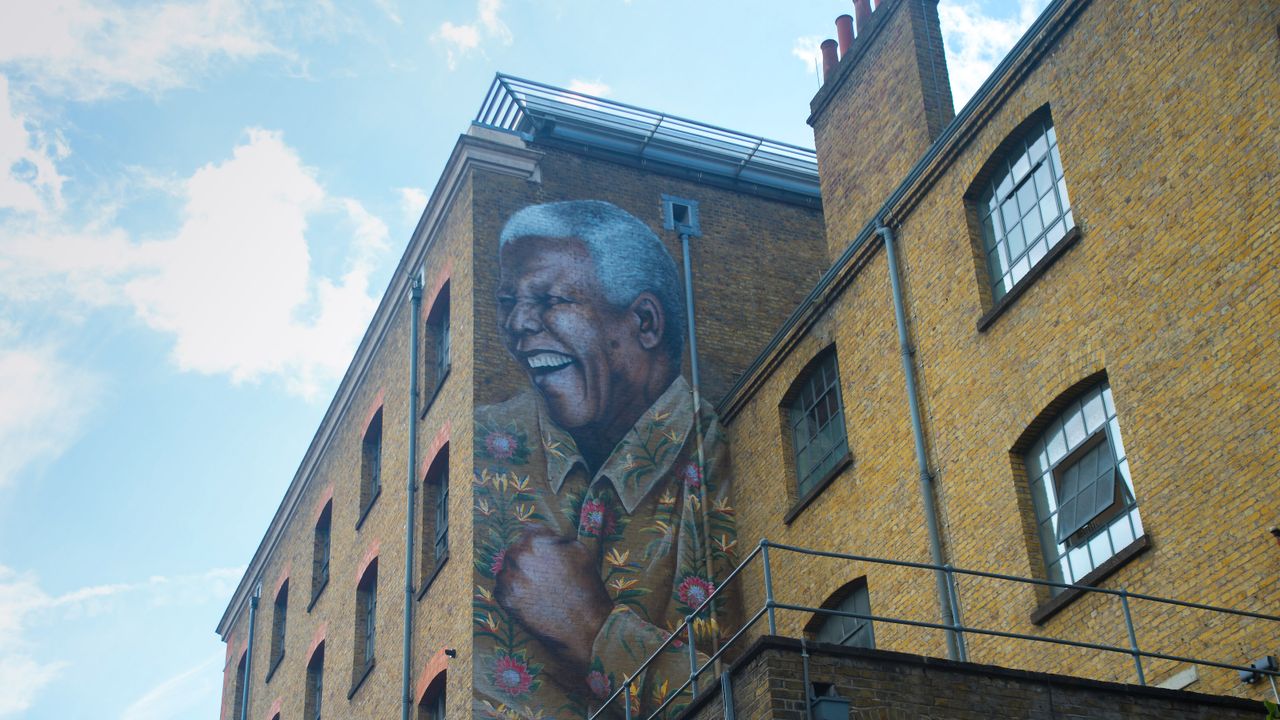 A giant portrait of Nelson Mandela on a wall in Camden, London. - Bing ...